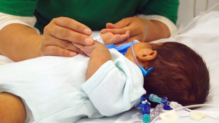 Lactante supera fase aguda en Hospital El Carmen y es trasladado al ...